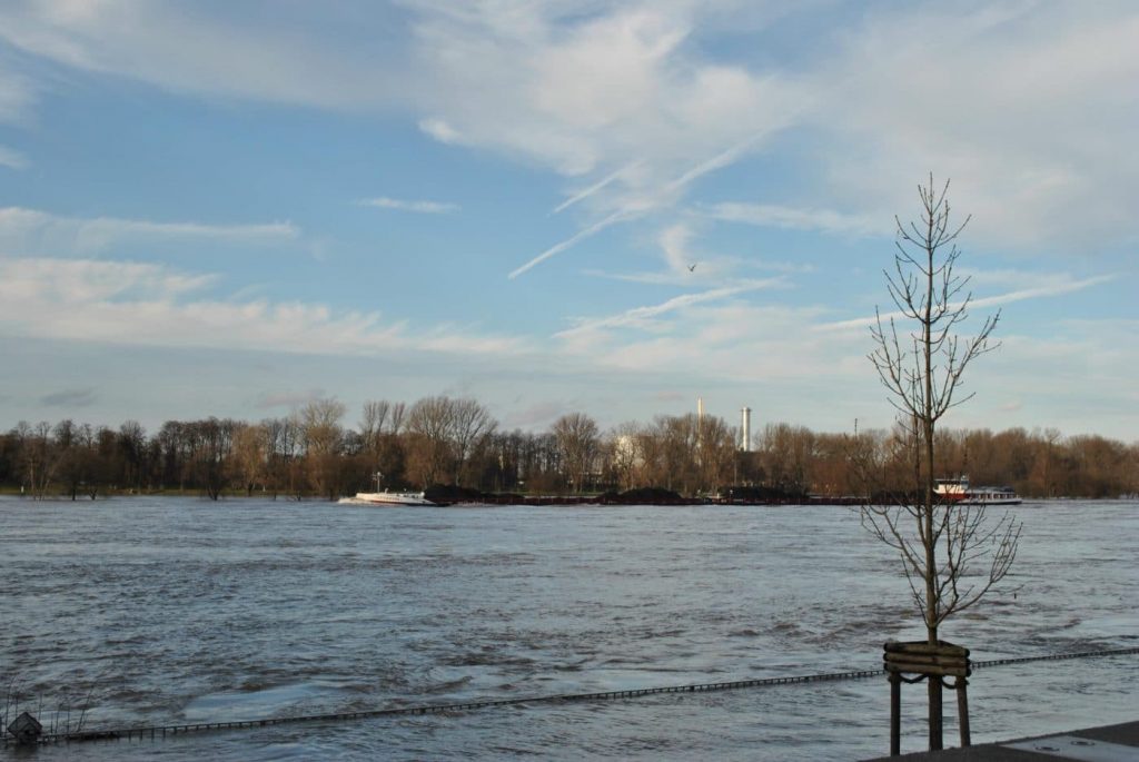 Aktuelle Lage und Entwicklung des Rheinwasserstands - Kölner News Journal